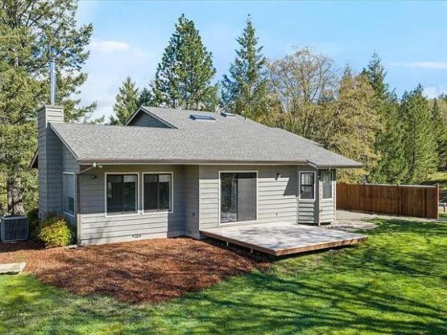 3 Br, 2 bath, Single Family 697 E Intervale Road