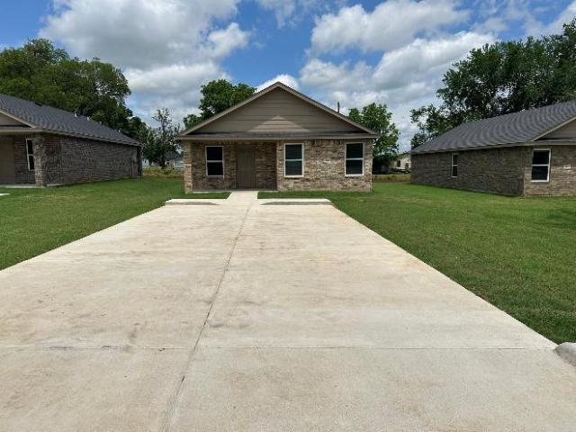 3 Br, 2 bath, Single Family 603 E Wolf Street