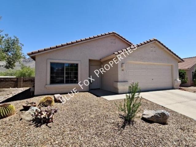 3 Br, 2 bath, Single Family 600 E River Walk Drive