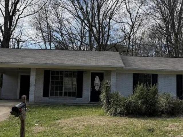3 Br, 2 bath, Single Family 601 W Hill Dr