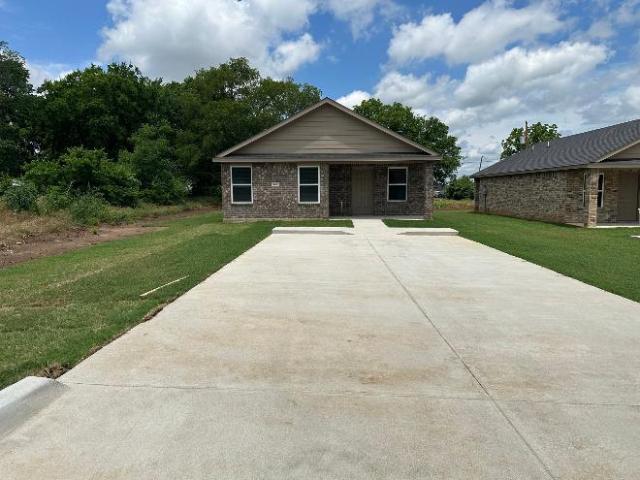 3 Br, 2 bath, Single Family 605 E Wolf Street