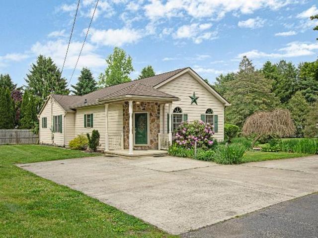 3 Br, 2 bath, Single Family 605 Hidden Ln
