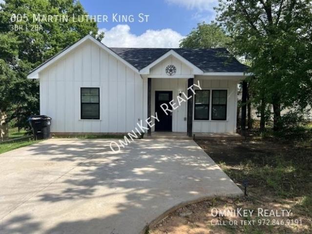 3 Br, 2 bath, Single Family 605 Martin Luther King St