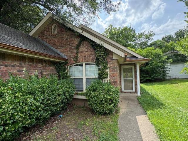 3 Br, 2 bath, Single Family 605 N Maple St