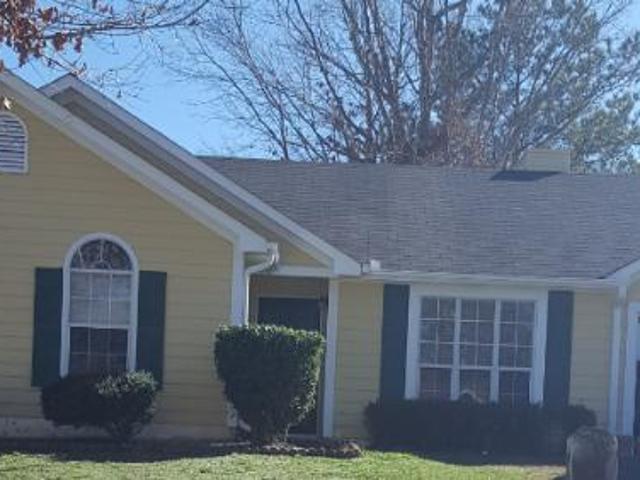 3 Br, 2 bath, Single Family 6090 Emerald Pointe Circle