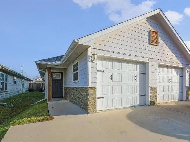 3 Br, 2 bath, Single Family 609 East Carter Street