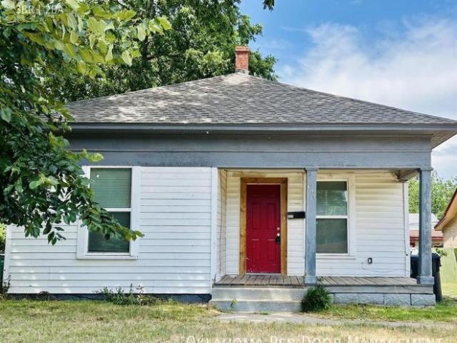 3 Br, 2 bath, Single Family 609 Sw