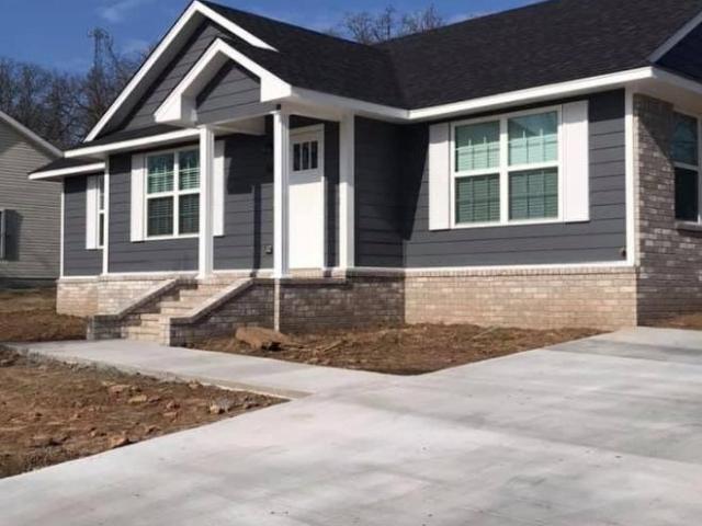 3 Br, 2 bath, Single Family 611 W Eppler Rd