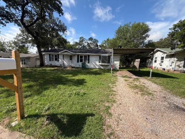 3 Br, 2 bath, Single Family 611 E 5th St