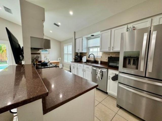 3 Br, 2 bath, Single Family 6135 Drake Street