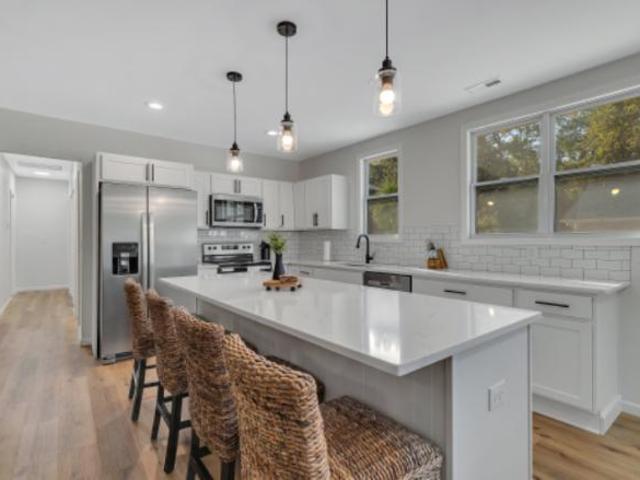 3 Br, 2 bath, Single Family 617 Porters Neck Rd