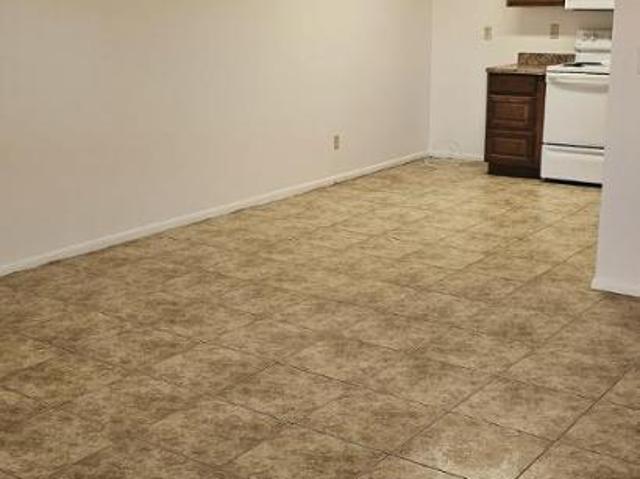 3 Br, 2 bath, Single Family 6148 E Greenway St