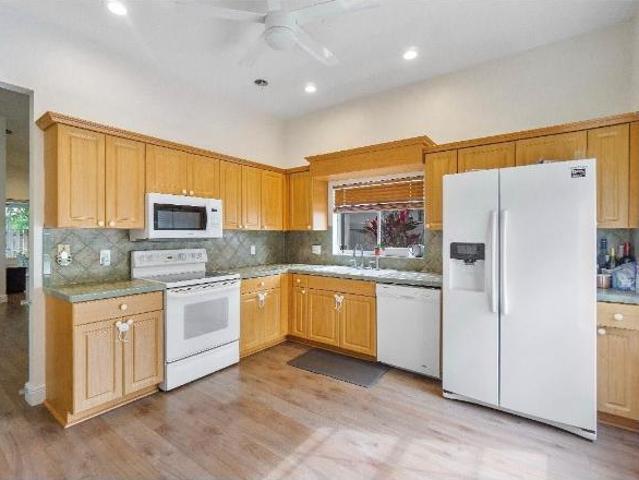 3 Br, 2 bath, Single Family 6165 NW 77th Place