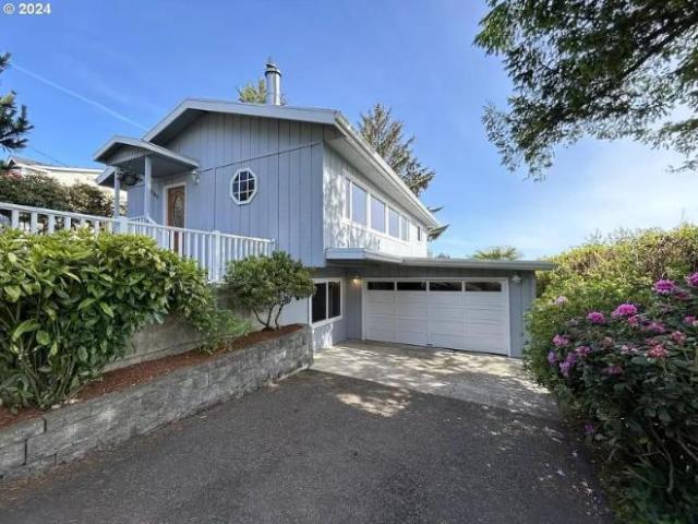 3 Br, 2 bath, Single Family 6165 Tillamook Ave