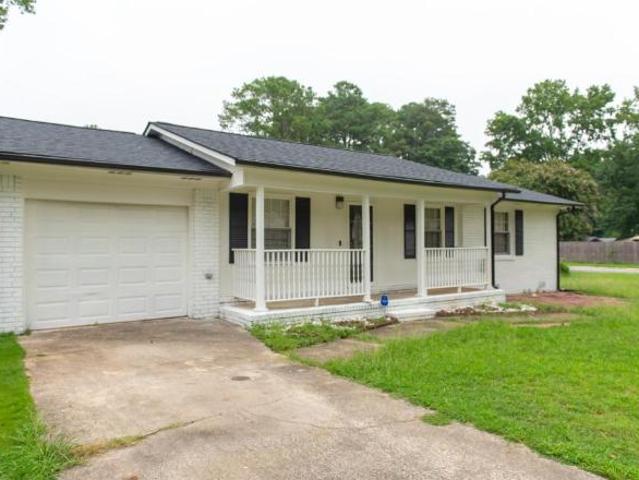 3 Br, 2 bath, Single Family 6205 Fieldcrest Dr