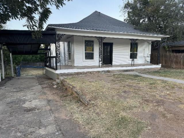 3 Br, 2 bath, Single Family 621 E Harris Ave