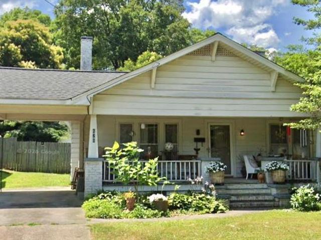 3 Br, 2 bath, Single Family 621 Holly St