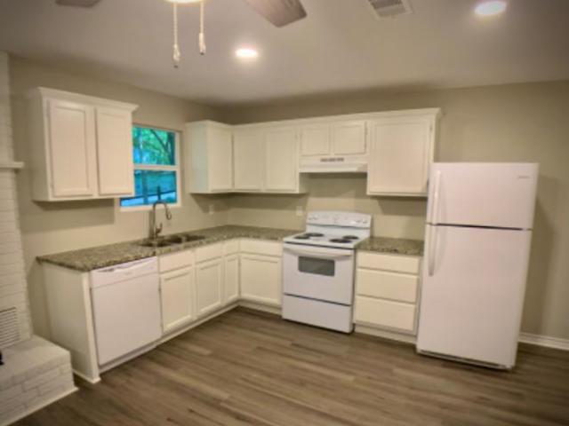 3 Br, 2 bath, Single Family 628 Marion Drive N