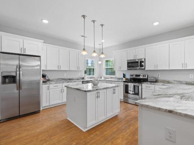 3 Br, 2 bath, Single Family 629 11th Ave