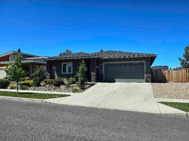 3 Br, 2 bath, Single Family 629 NW Rimrock Dr