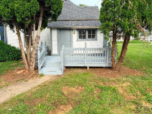3 Br, 2 bath, Single Family 633 South Apperson Way