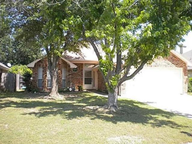 3 Br, 2 bath, Single Family 6332 Longmont Trl