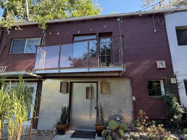 3 Br, 2 bath, Single Family 637 S Crescent Ct
