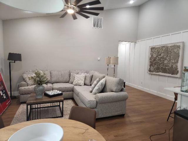 3 Br, 2 bath, Single Family 6384 W Flanders Lane