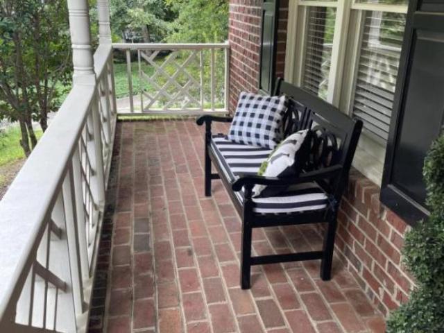 3 Br, 2 bath, Single Family 639 Greenwood Cir