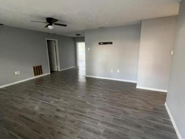 3 Br, 2 bath, Single Family 63 S Davis St