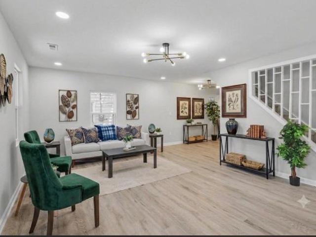 3 Br, 2 bath, Single Family 6 Ch Street