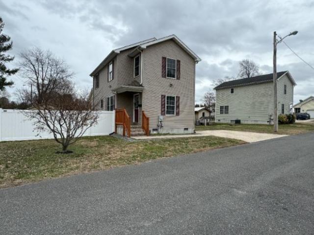 3 Br, 2 bath, Single Family 6 Apple St