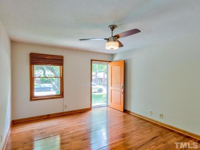 3 Br, 2 bath, Single Family 7433 Edenwood Ln