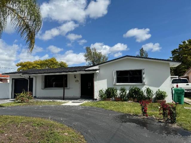 3 Br, 2 bath, Single Family 7495 S Waterway Drive