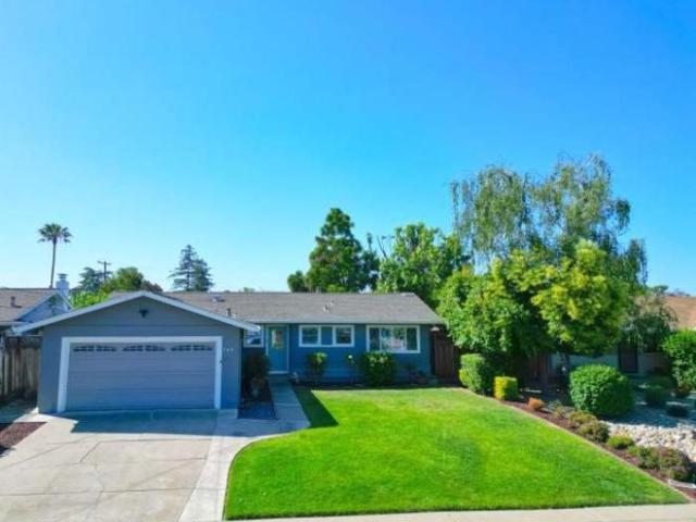 3 Br, 2 bath, Single Family 749 Moraga Dr