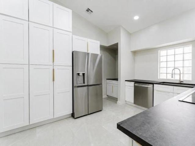 3 Br, 2 bath, Single Family 7512 Eagle Point Drive