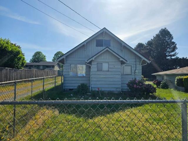 3 Br, 2 bath, Single Family 7519 Lakewood Drive West