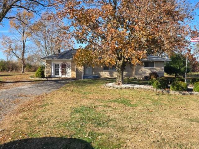 3 Br, 2 bath, Single Family 7520 W Manson