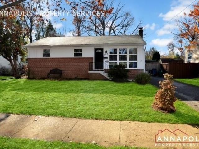 3 Br, 2 bath, Single Family 757 Warren Dr