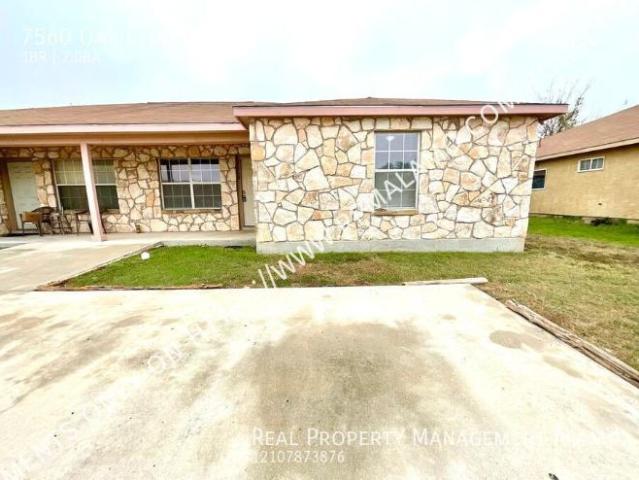 3 Br, 2 bath, Single Family 7560 Oak Chase
