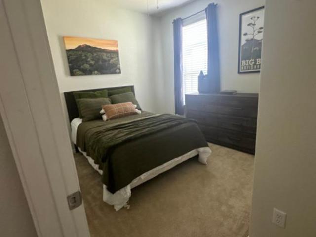 3 Br, 2 bath, Single Family 759 Crested Iris