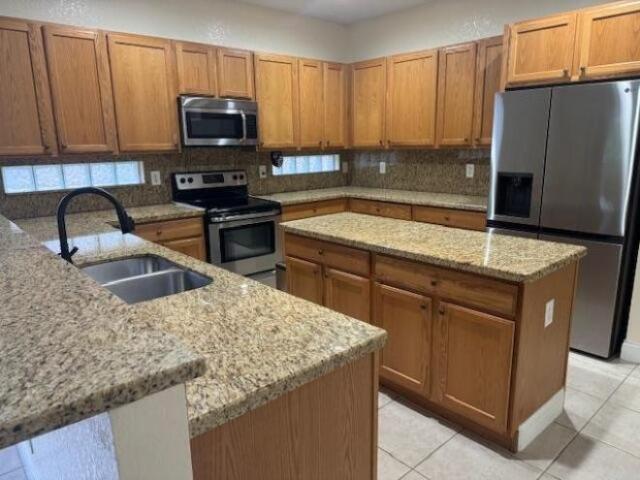 3 Br, 2 bath, Single Family 759 Gazetta Way