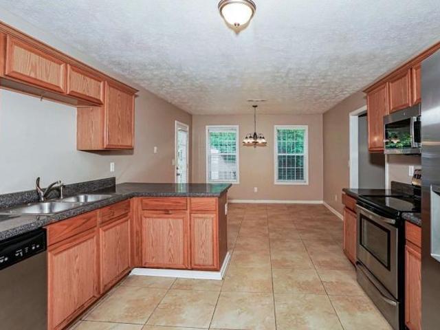 3 Br, 2 bath, Single Family 75 Pebble Ridge Dr