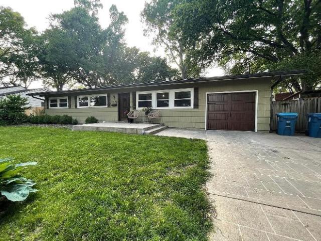 3 Br, 2 bath, Single Family 7608 Mohawk St