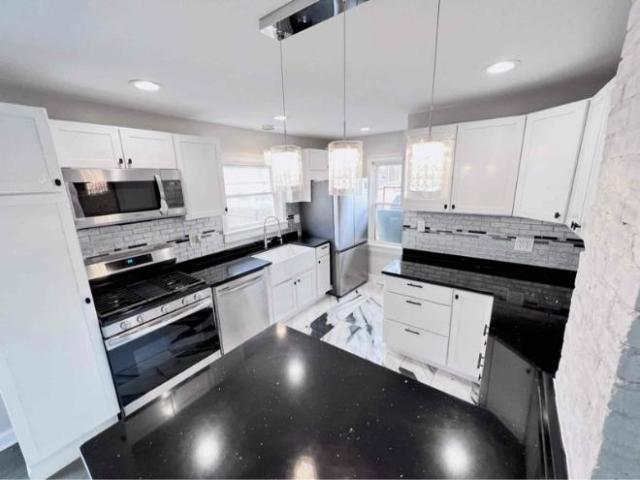 3 Br, 2 bath, Single Family 7611 Kinsley Pl