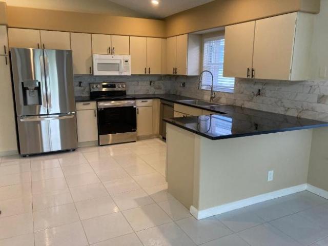 3 Br, 2 bath, Single Family 7620 Stirling Bridge Boulevard N