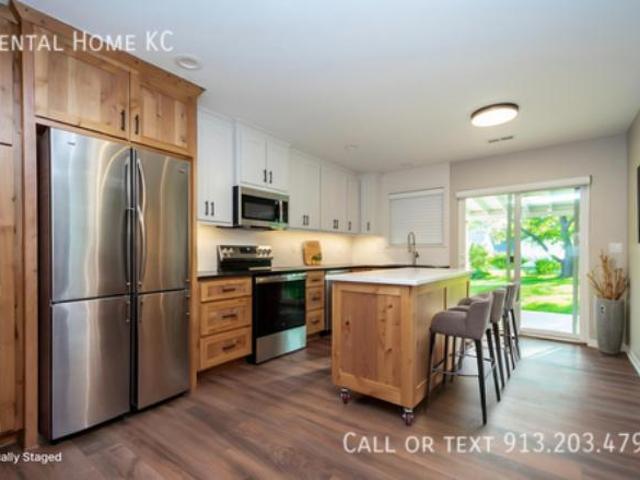 3 Br, 2 bath, Single Family 7620 Robinson St