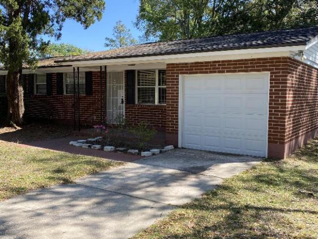 3 Br, 2 bath, Single Family 7623 John F Kennedy Drive East