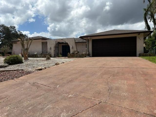 3 Br, 2 bath, Single Family 7632 Lake Forest Cir