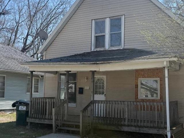 3 Br, 2 bath, Single Family 767 E Whitmer St